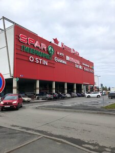 Olimp (prospekt Geroyev No:33), sinemalar  Kirishi'den
