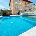 Greko (улица Олега Колодяжного No:3, посёлок городского типа Новофёдоровка), otel  Kırım Cumhuriyeti'nden