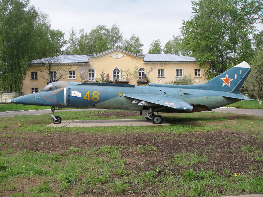 Teknoloji anıtı Самолет-истребитель МиГ-17, Balaşiha, foto