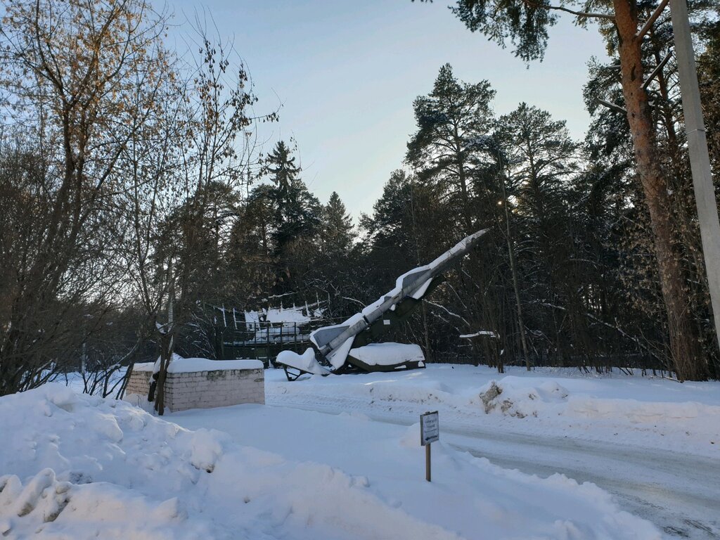 Teknoloji anıtı Зенитно-ракетная установка С-75 и РЛС, Perm, foto