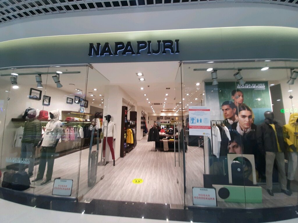 Giyim mağazası Napapijri, Irkutsk, foto