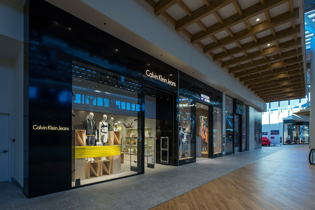 Giyim mağazası Calvin Klein Jeans, Lombardiya, foto