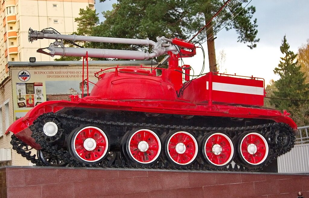 Teknoloji anıtı Робототехнический комплекс самоходный лафетный ствол СЛС-100 Сойка, Moskova ve Moskovskaya oblastı, foto