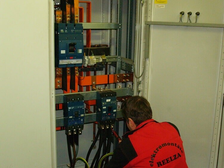Güvenlik ve alarm sistemleri Reelza elektro S. R. O. - elektromontáže, revize elektroinstalací, Moravya‑Silezya Bölgesi, foto