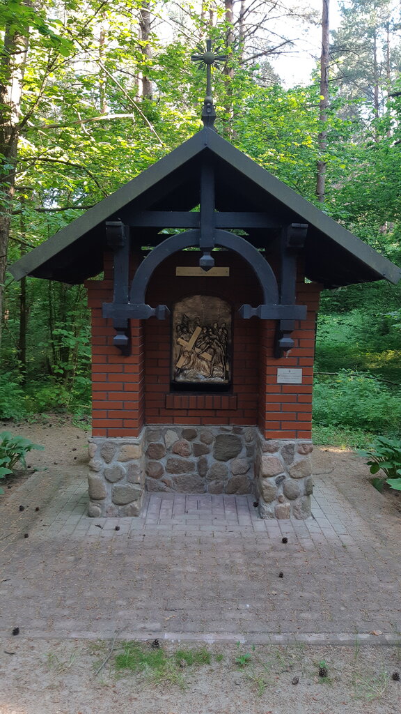 Şapel, haç anıtı Иисус падает во второй раз под крестом, Minskaya oblastı, foto