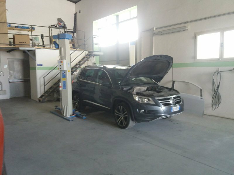 Otomobil servisi Autocarrozzeria Pireddu, Sardunya, foto