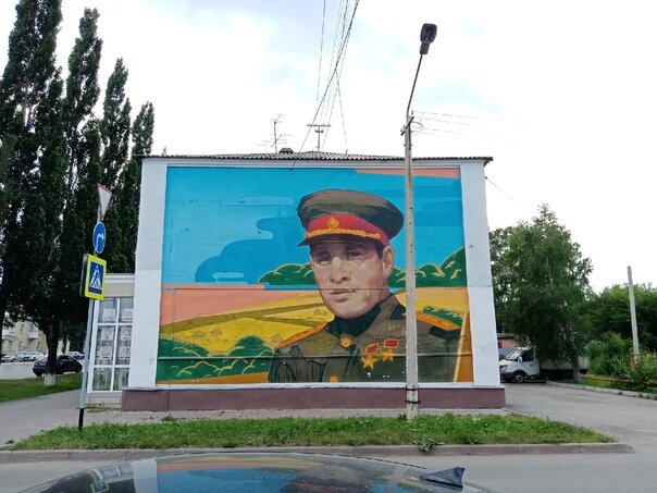 Sokak sanatı Портрет Ивана Даниловича Черняховского, Kemerovo, foto