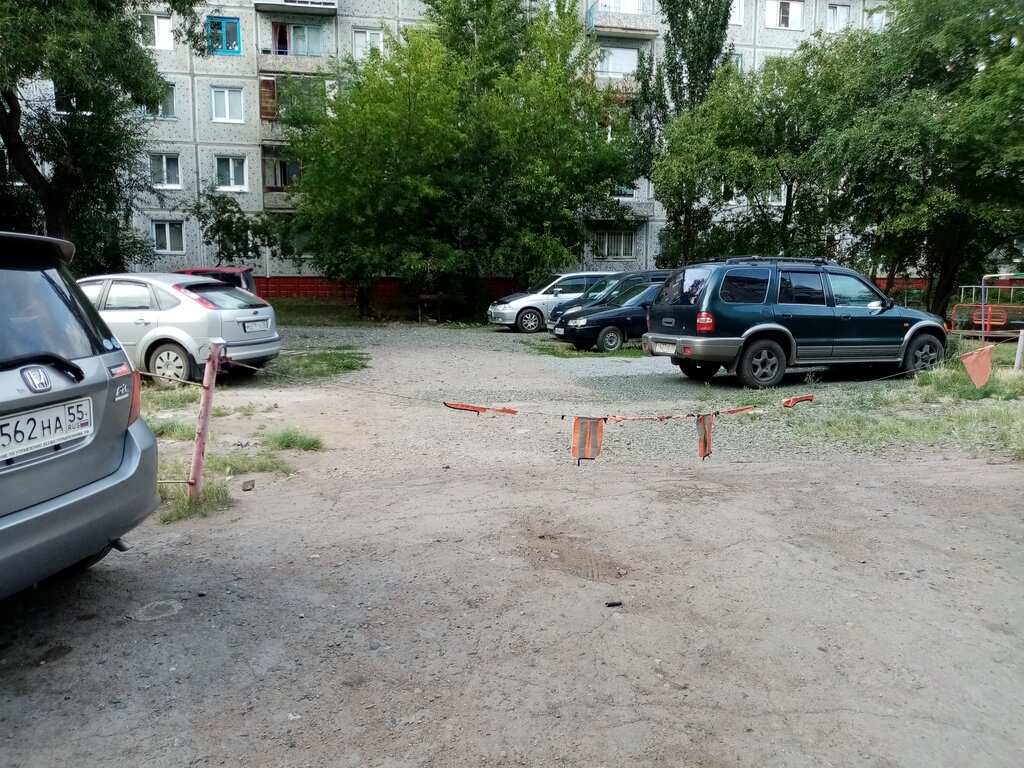 Otoparklar Parking lot, Omsk, foto