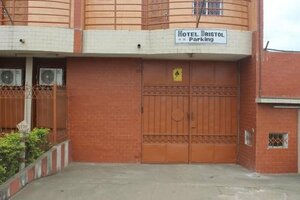 Hôtel Bristol (Abidjan, La commune Yopougon, Quartier de la Banco II), otel  Abican'dan