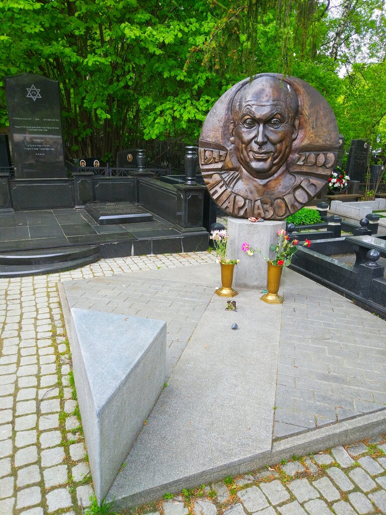 Ünlü kişilerin mezarları Актёр Ян Майорович Арлазоров 1947-2009, Moskova, foto