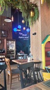 Zhyul' Vern (ulitsa Fedyuninskogo No:67, Tyumen), kafe  Tiumen'den