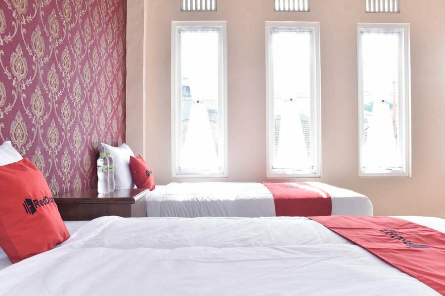 Otel RedDoorz Syariah near Batu Night Spectacular, , foto