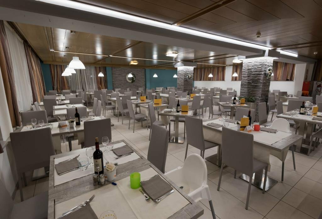 Otel Hotel Villaggio Nevada, Trentino‑Alto Adige, foto