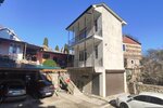 Gostevoi dom Na Dvorcovom shosse 5 (Дворцовое шоссе No:5), otel  Alupka'dan
