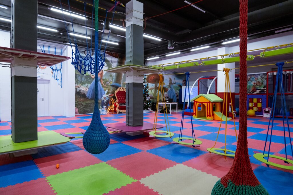 Oyun odası Alice in Wonderland, Kovrov, foto