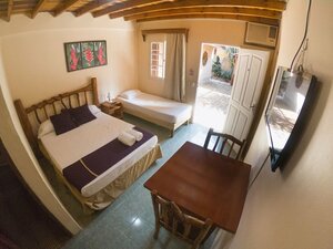 Tajibos Apart (Provincia de Misiones, Departamento Iguazú, Puerto Iguazú), otel  Puerto Iguazú'dan