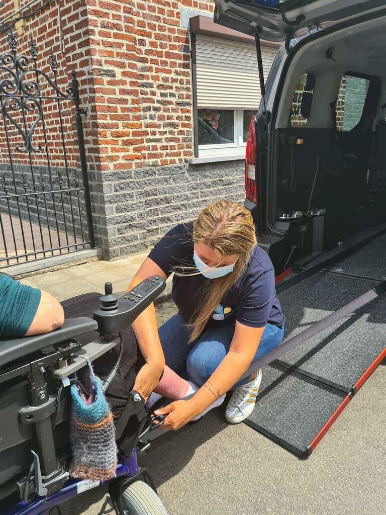 Taksi Sb Mobility, Hainaut, foto