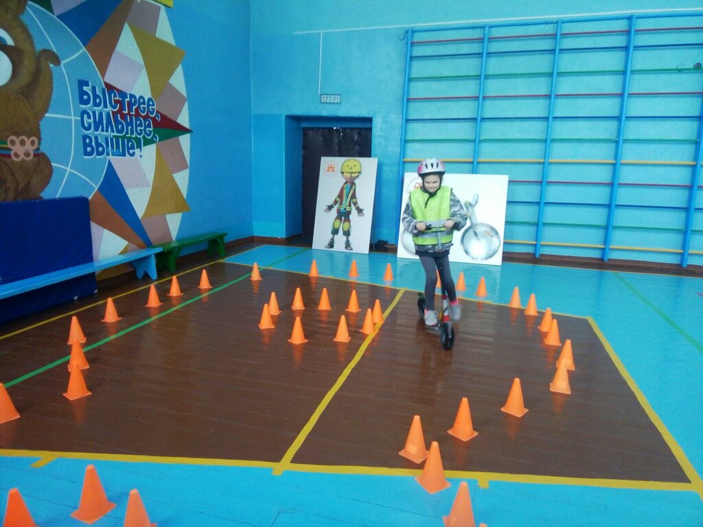 Ortaokul Talskaya Srednyaya Obshcheobrazovatelnaya shkola, Krasnoyarski krayı, foto