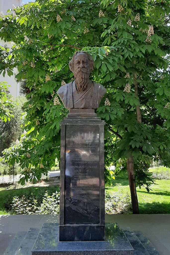 Anıt, heykel Rabindranath Tagore Heykeli, Duşanbe, foto