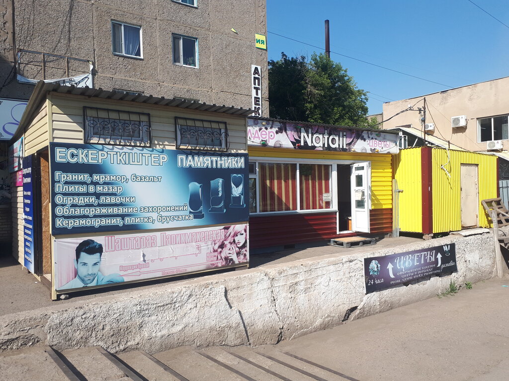 Heykel ve mezarlık taşı üreticileri Monuments, Karağandı, foto