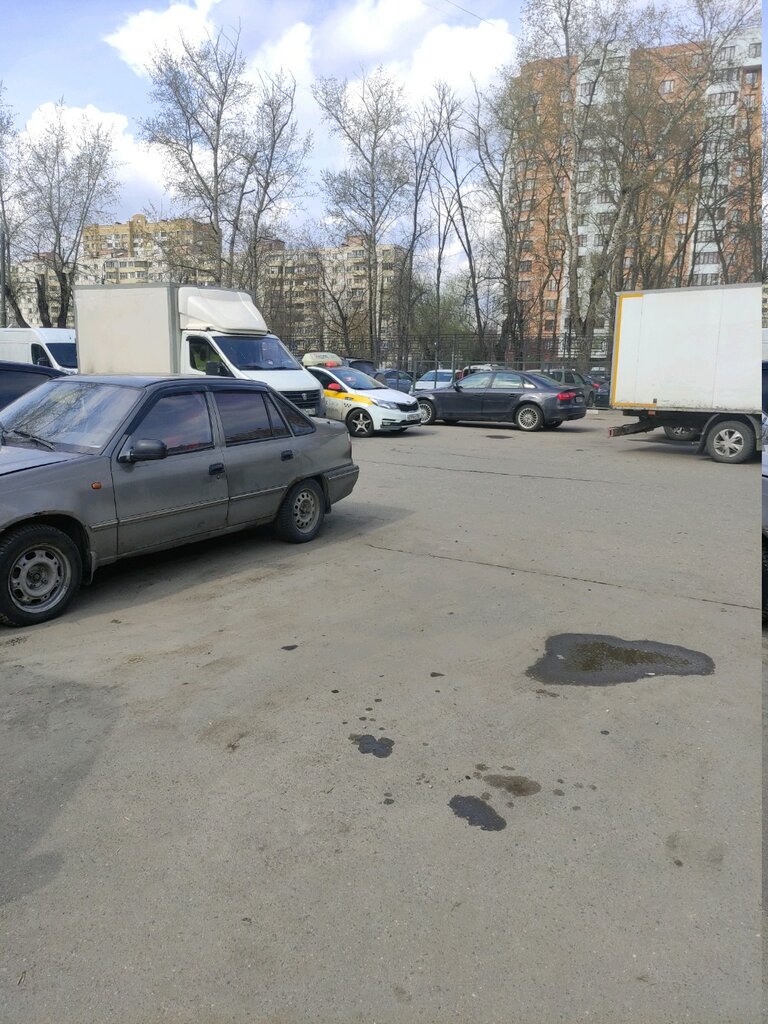 Otoparklar Parking lot, Reutov, foto