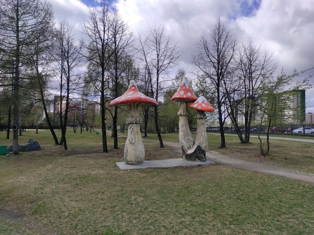 Park, sokak heykeli Скульптура Грибы, Yekaterinburg, foto