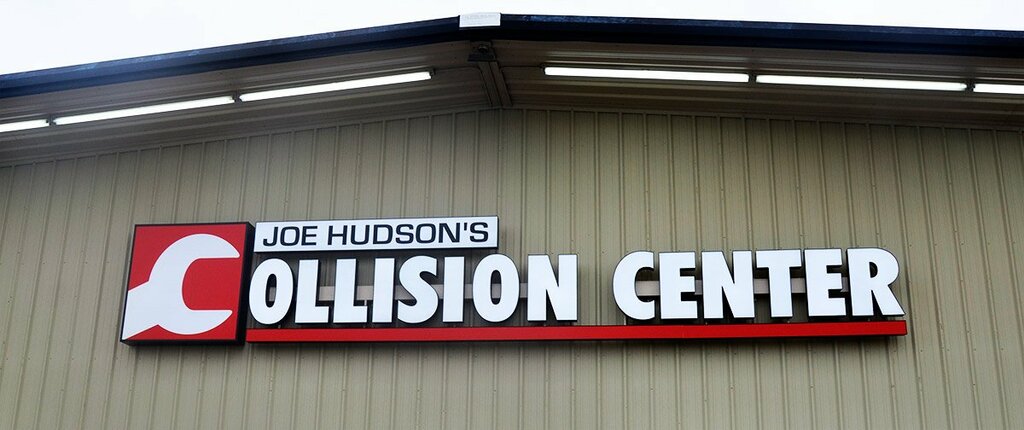 Oto kaporta Joe Hudson's Collision Center, Texas, foto