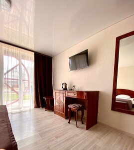Parovozik (улица Дегтярёва No:3/1, посёлок городского типа Новофёдоровка), otel  Kırım Cumhuriyeti'nden