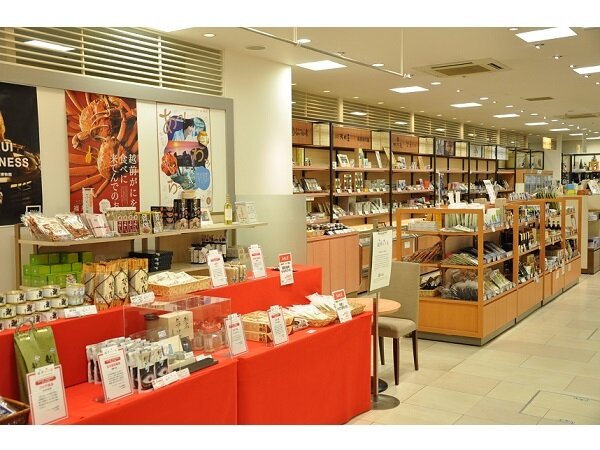 Büyük mağazalar Seibu Fukui Store, Fukui, foto
