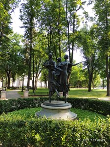 Skvier Trajeckaja Hara (Minsk, Paryzhskaj Kamuny Square), kültür ve eğlence parkları  Minsk'ten