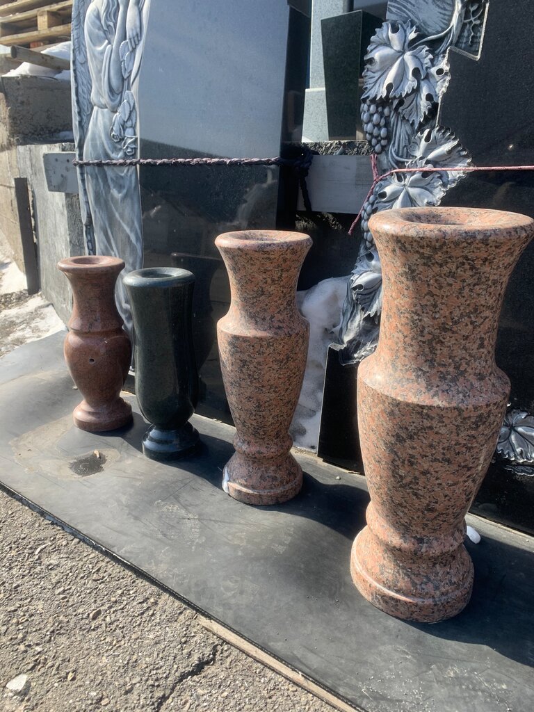 Heykel ve mezarlık taşı üreticileri Байкал Гранит, Irkutsk, foto