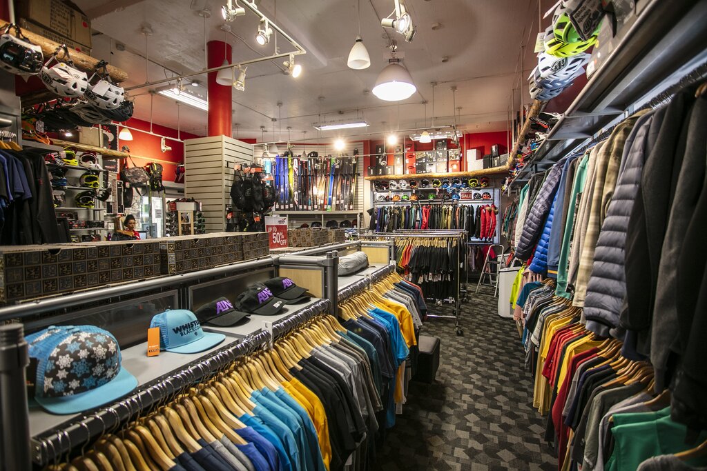 Spor ve eğlence merkezi Whistler Blackcomb Outlet Store - Village, Britanya Kolumbiyası, foto