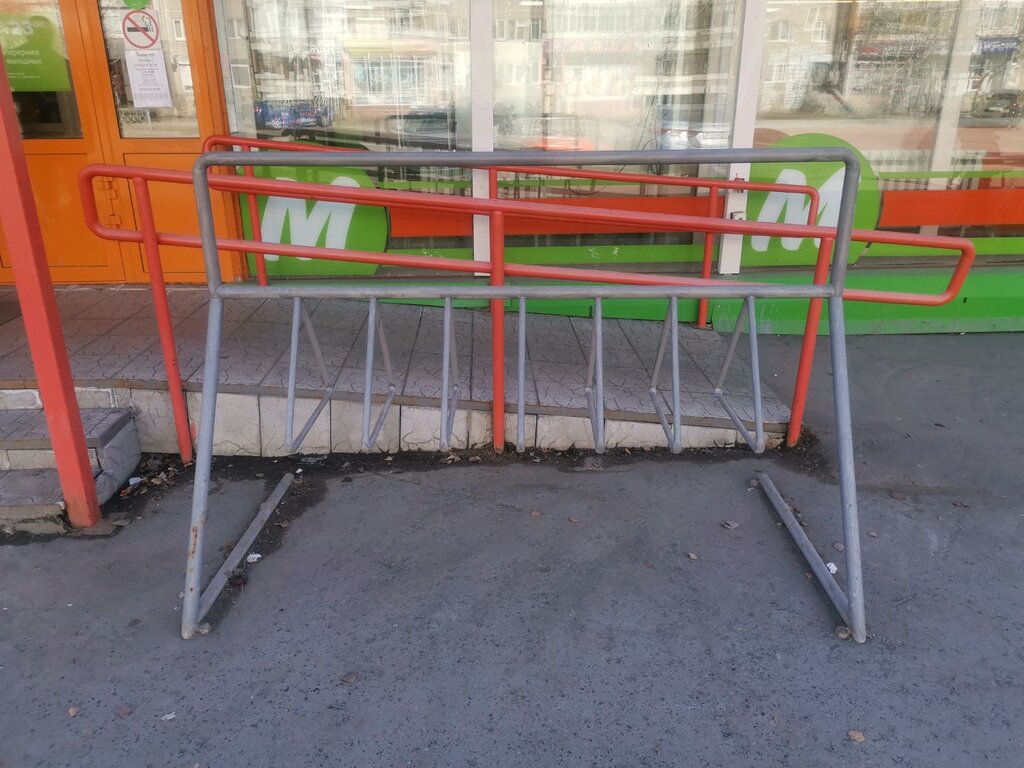 Bisiklet park yerleri Велопарковка, Yekaterinburg, foto