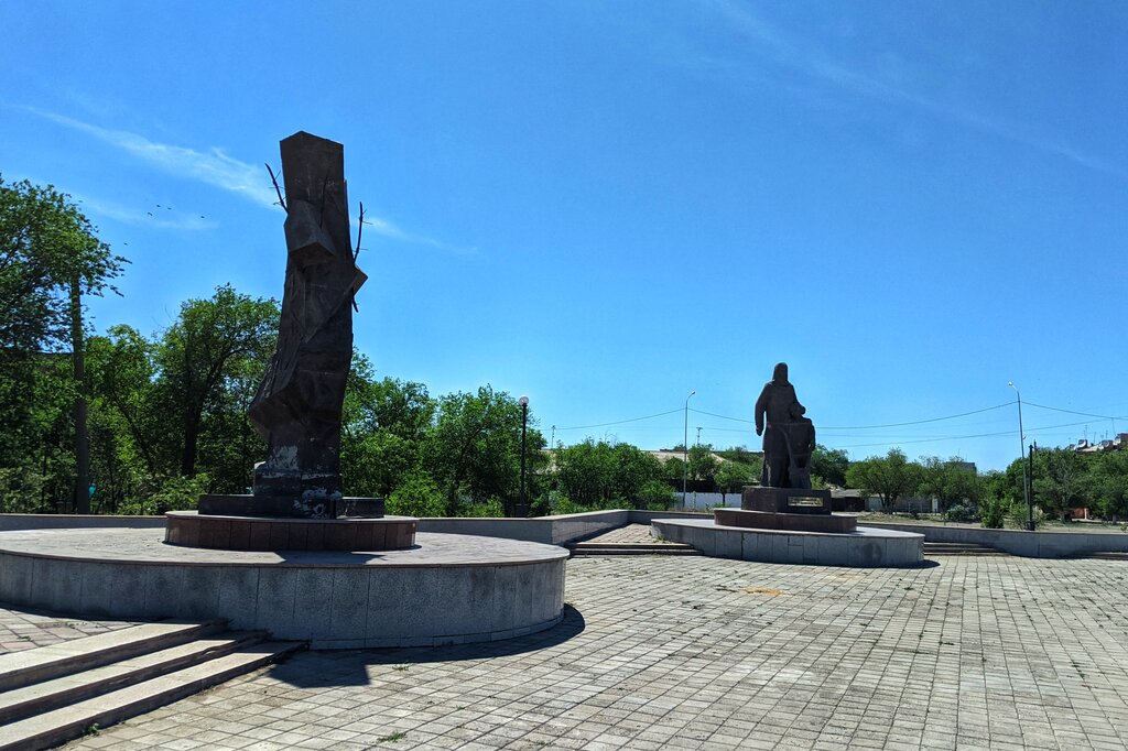 Anıt, heykel Ev Cephesinsi Çalışanlarına, Setbayev (Satpayev), foto