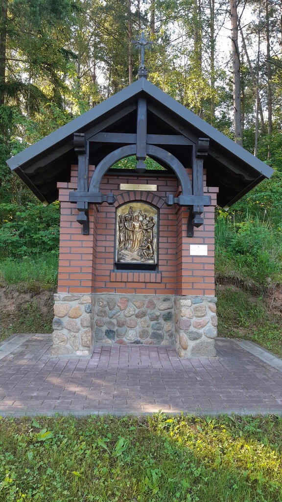 Şapel, haç anıtı Иисуса лишают одежды, Minskaya oblastı, foto