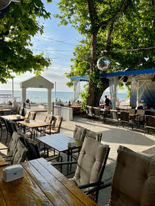 Evrika (набережная Пляж Учкуевка No:37), kafe  Sevastopol'dan