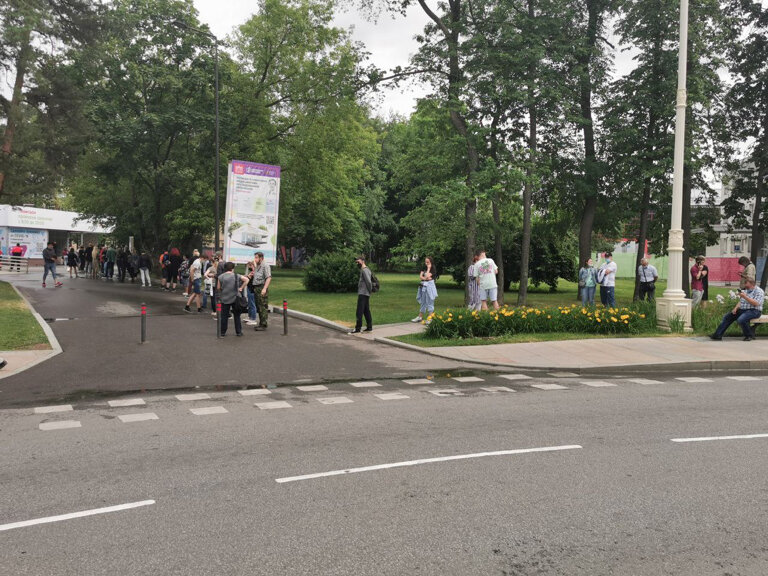 Aşılama noktası Пункт вакцинации в Павильон Здоровая Москва ПКИО Северное Тушино, Moskova, foto