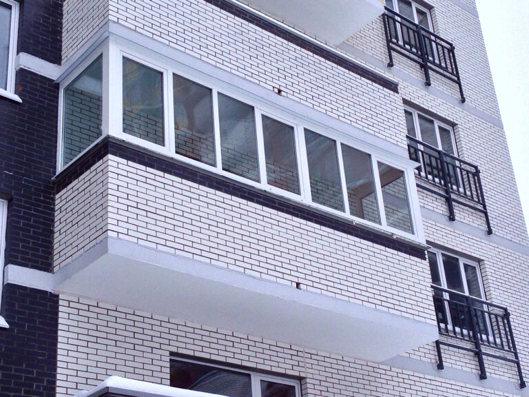 Cam balkon hizmetleri BelKom-Stroy, Izhevsk, foto