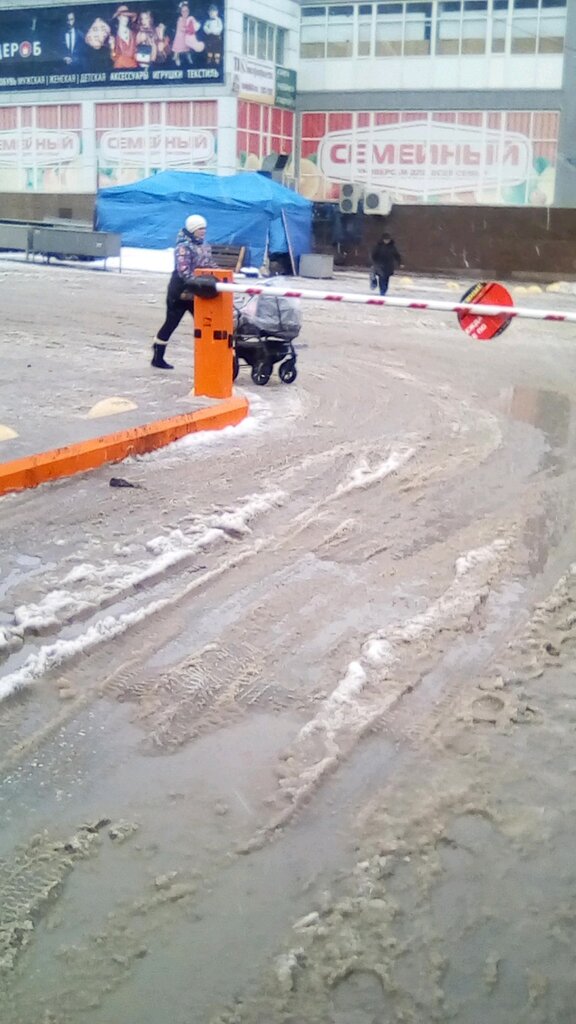 Otoparklar Parking lot, Saratov, foto
