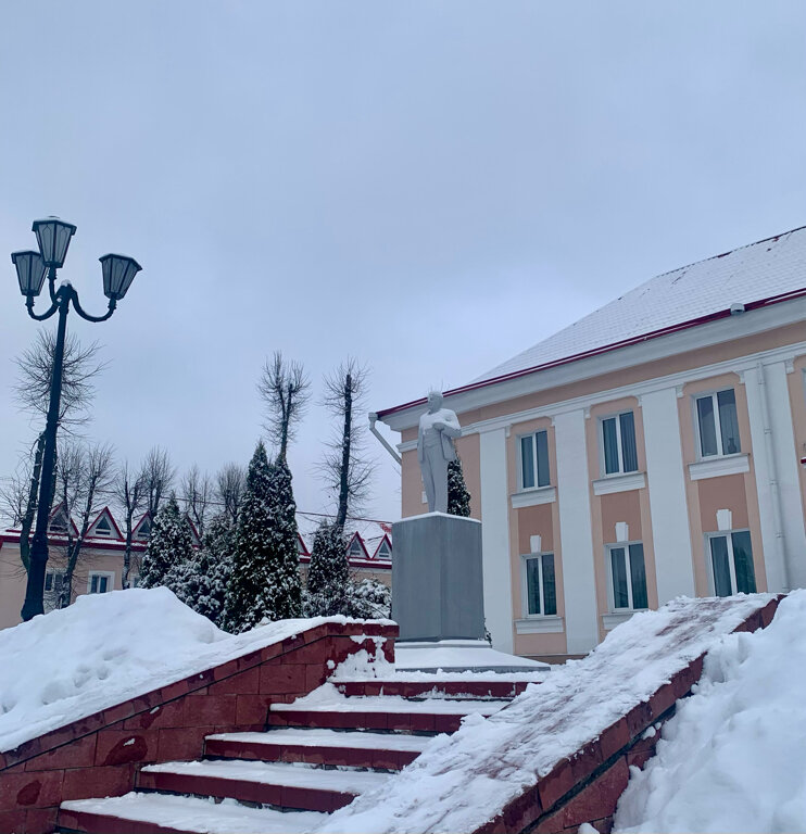 Anıt, heykel Monument to Lenin, Zaslavl, foto