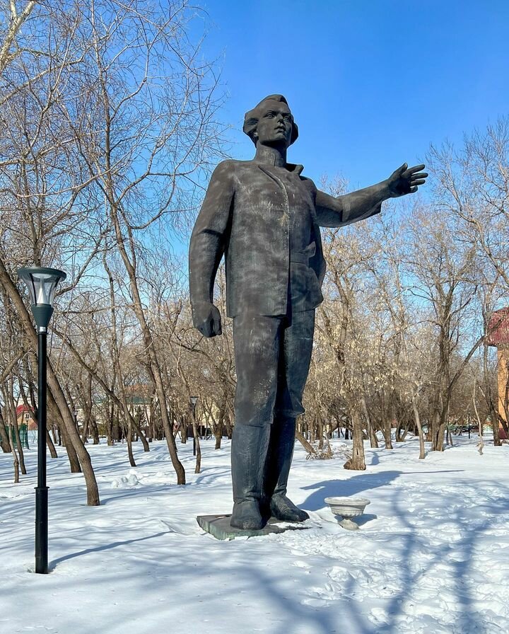 Anıt, heykel V. V. Kuibyshev, Petropavl (Petropavlovsk), foto