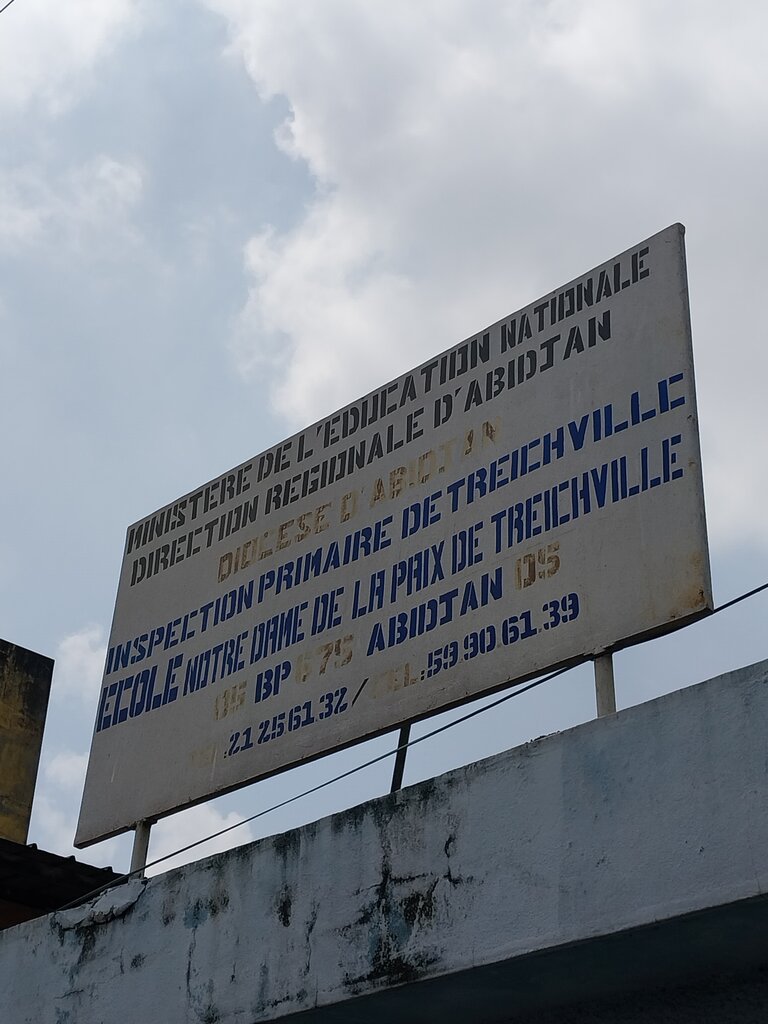 Eğitim merkezleri School of Our Lady of Peace of Treichville, Abican, foto