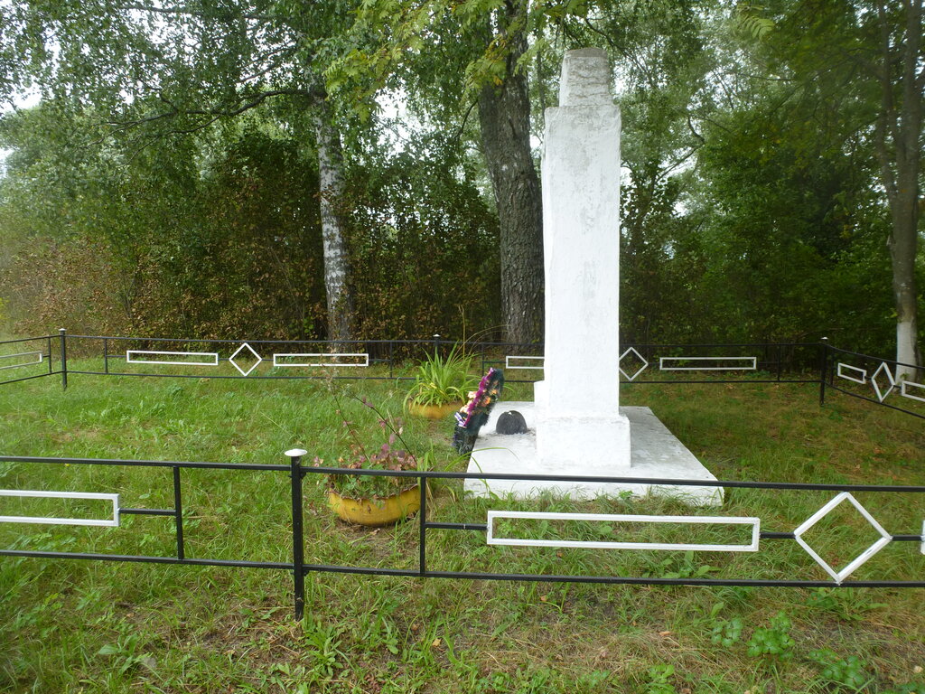 Anıt, heykel Памятный знак погибшим советским воинам, Orlovskaya oblastı, foto