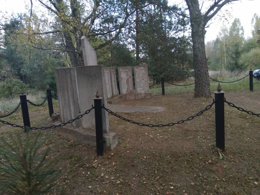 Anıt, heykel Братская могила, Pskovskaya oblastı, foto