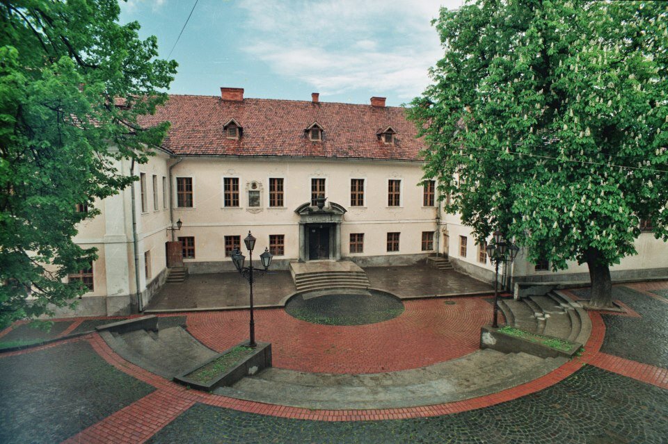 Turistik yerler Дворец князей Ракоци, Mukaçeve, foto