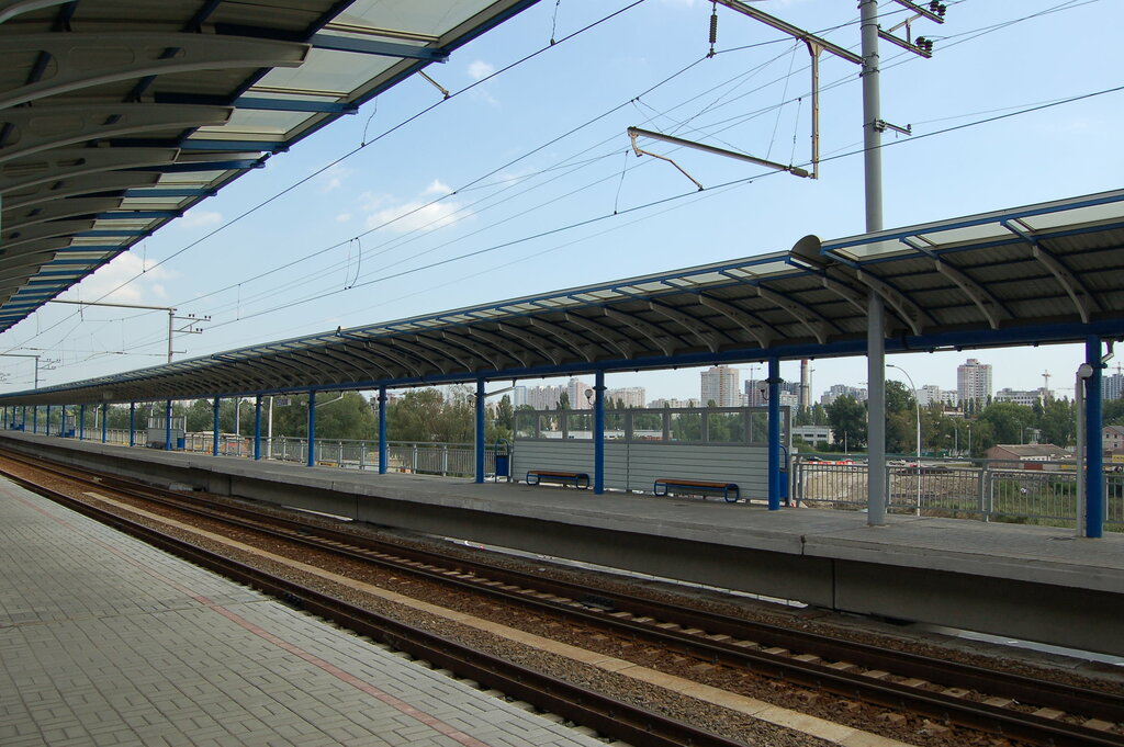 Tren istasyonu Livyi Bereh Station, Kiev, foto