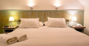 Hotel Frutillar (Región de Los Lagos, Provincia de Llanquihue, Llanquihue, Avenida Vicente Pérez Rosales), otel  Dünya'dan