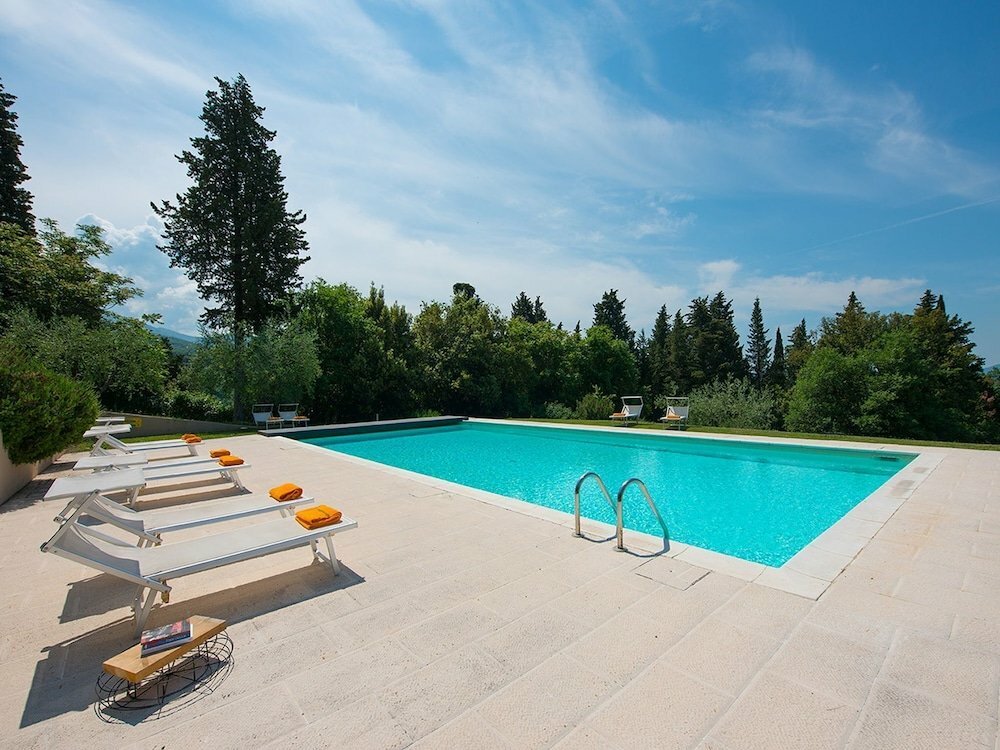 Otel Sunlit Holiday Home in Pelago Italy With Pool and Sauna, Toskana, foto