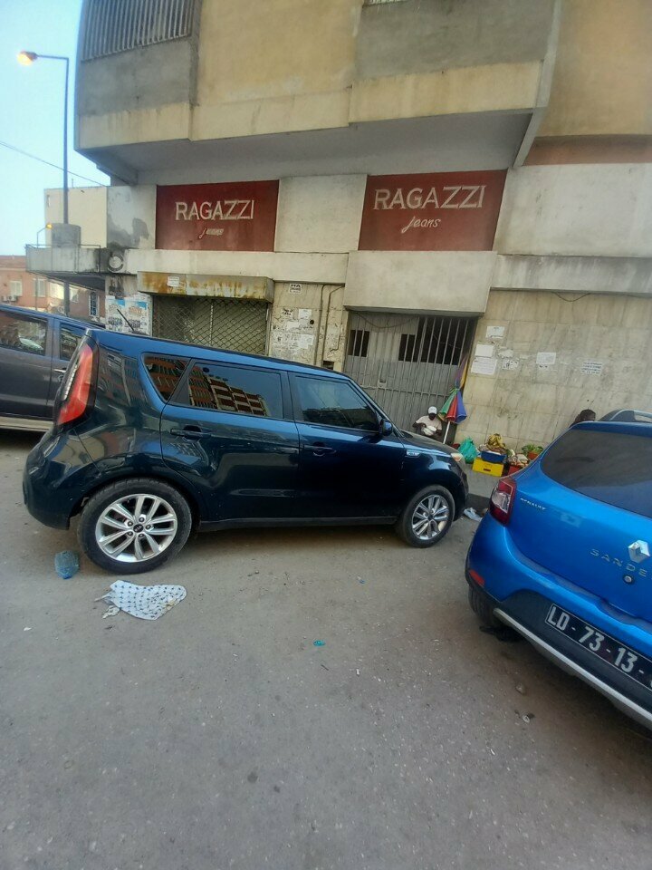Giyim mağazası Ragazy jeans, Loanda, foto