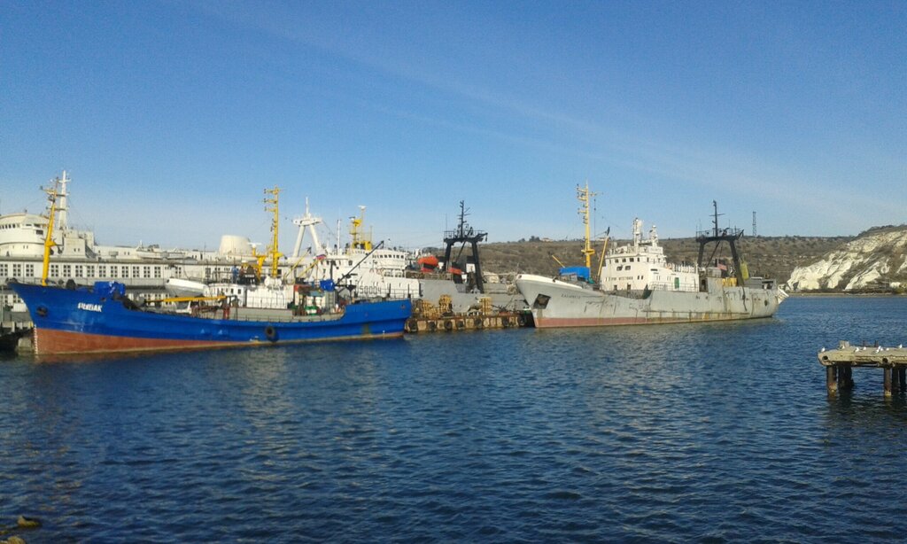 Balık ve deniz ürünleri Rybny put Rf, Kerç, foto
